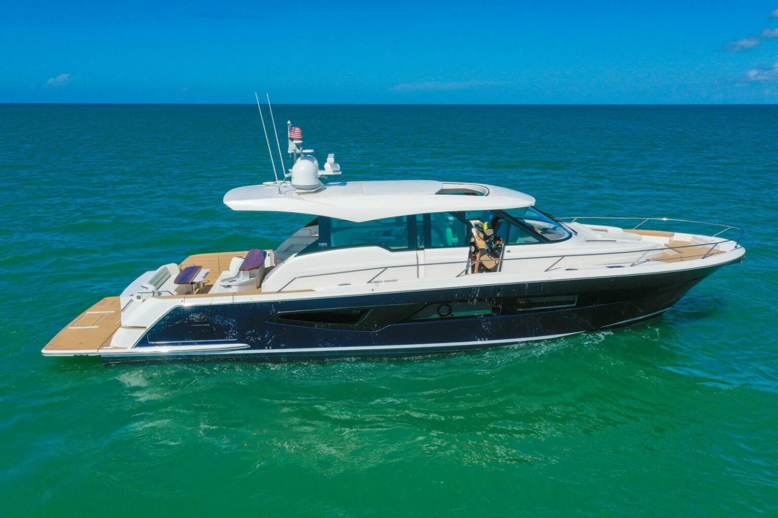For Sale: Tiara EX 60