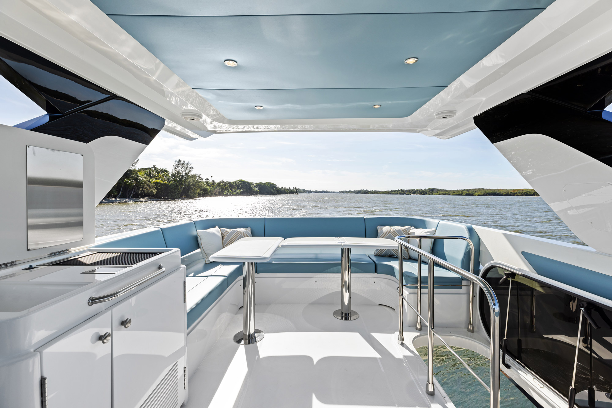 Cruisers Yachts 50 FLY Debuts
